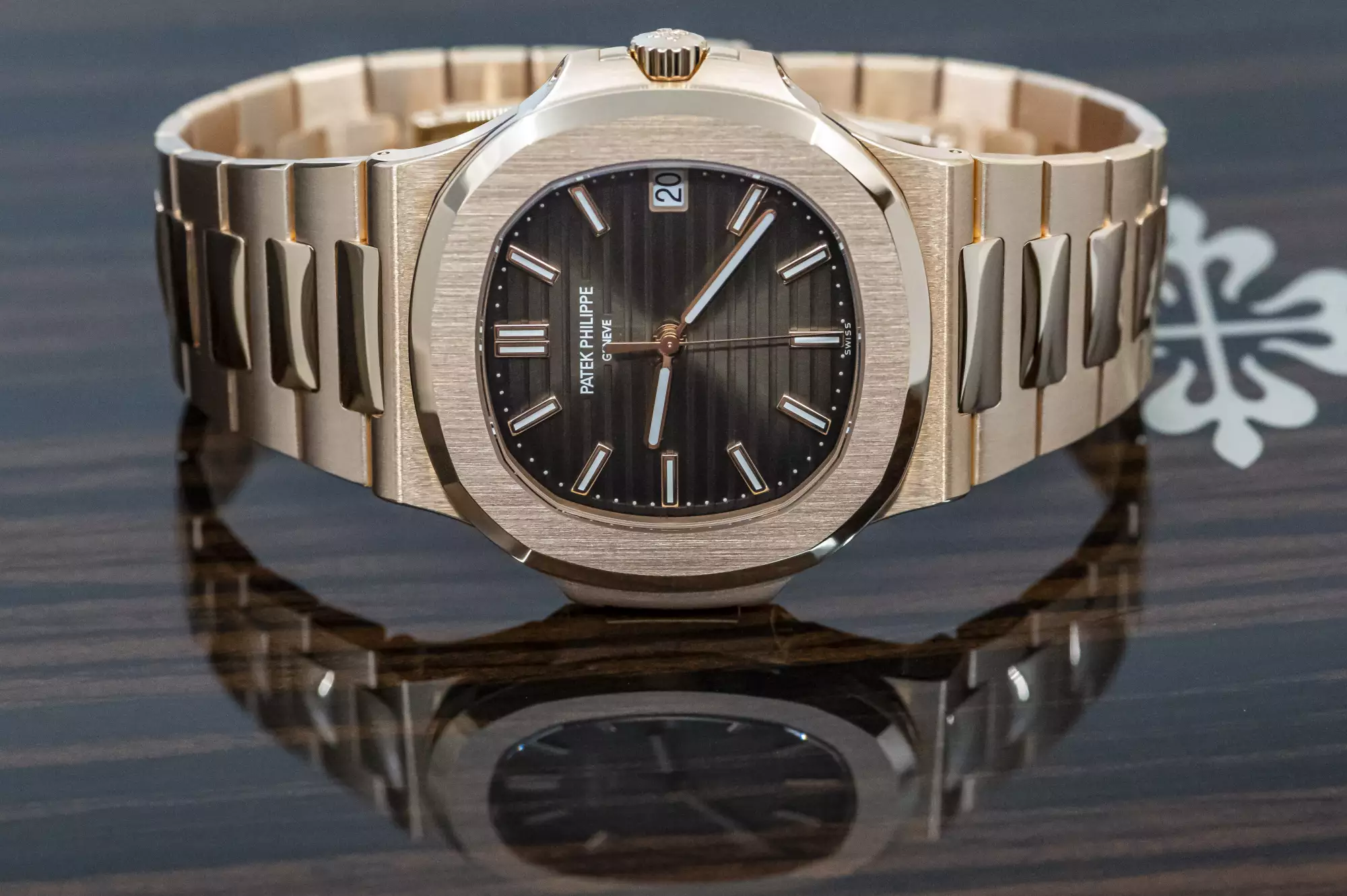 Patek Philippe Nautilus 5711 new Caliber 26-330 SC Roségold Full Set 2019